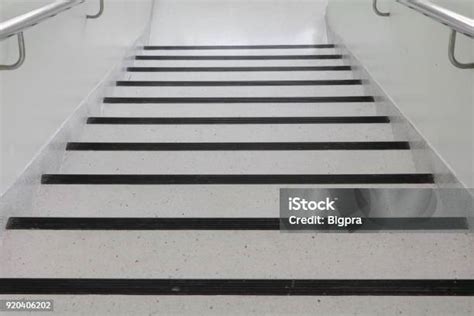 아래 테라 층 계단 산책로입니다 필드의 얕은 깊이 초점을 선택 합니다 0명에 대한 스톡 사진 및 기타 이미지 0명 가까운