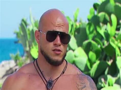 Жените на моите приятели дори не ги поздравявам