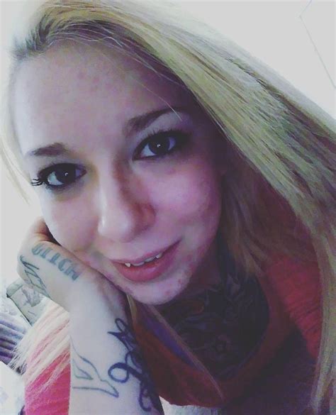 Fordított Képpel Sokkolta Az Internetet Az A Teljes Arctetoválással