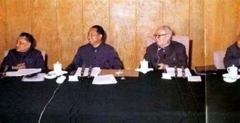 【纪念邓小平同志诞辰120周年特辑】解放思想是个重大政治问题——读邓小平《解放思想，实事求是，团结一致向前看》 腾讯新闻