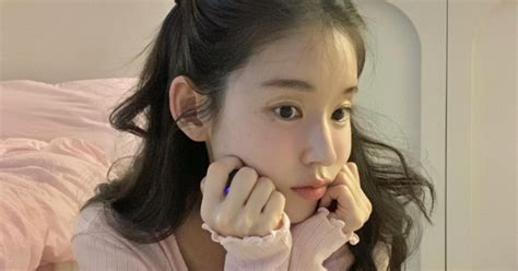 박환희 이 얼굴이 30대 소녀 같은 핑크 잠옷 자태