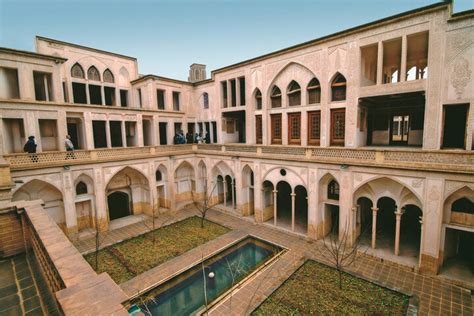 چرا خانه عباسیان به این نام مشهور شد؟