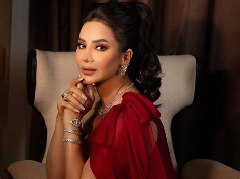 أجمل تسريحات فير مفتوح ناعمة للسهرات من وحي النجمات مجلة الجميلة