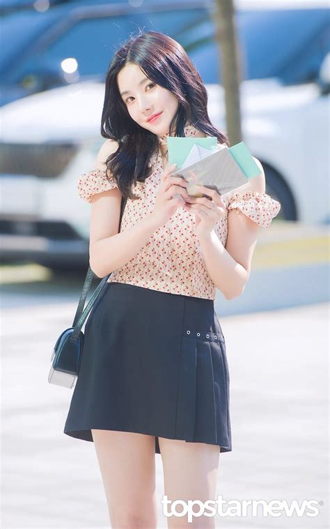 권은비 루비들에게 받은 소중한 팬레터 권은비의 영스트리트 출근길 [hd포토] 네이트 연예