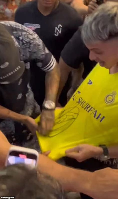 Soccer Star Neymars Lookalike Sparks Fan Frenzy At Shopping Mall