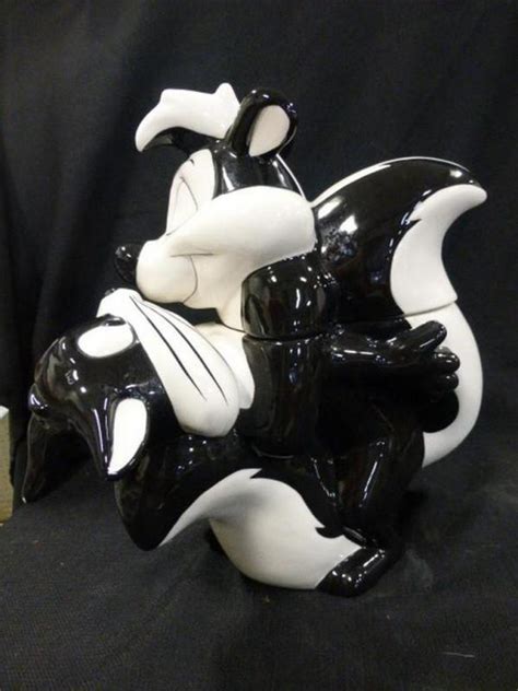 Pepe Le Pew Skunk And Penelope Kissing Cookie Jar Warner Brothers Looney