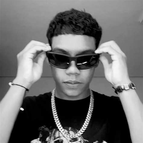 Joey Oliveira Joey 30p • Threads Say More