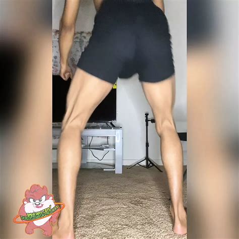 거실에서 벌거벗은 운동 xHamster