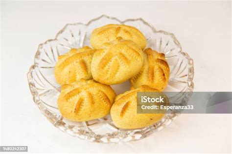 대추야자 견과류 잼을 곁들인 전통 이드 마물 또는 마물 쿠키 에이드 알피트르와 부활절을 위한 아랍 과자 0명에 대한 스톡 사진 및 기타 이미지 Istock