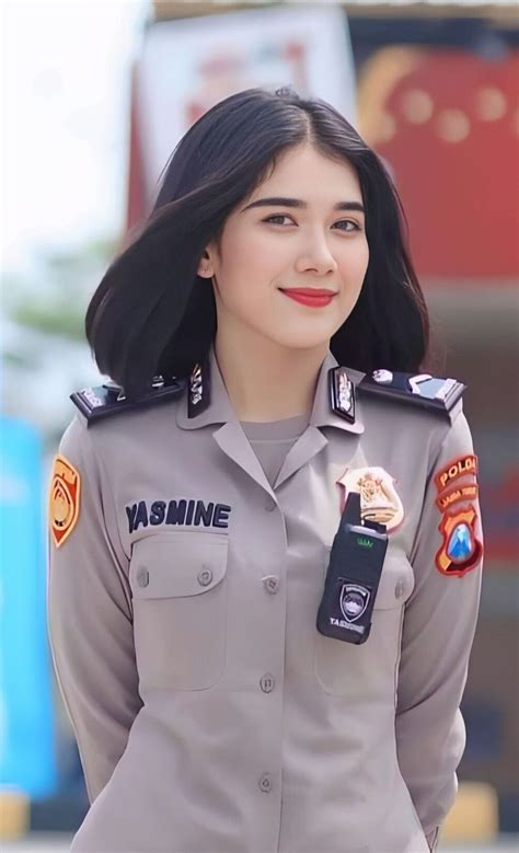 Pin oleh Rangga Meihendra di Aaaaa di 2024 | Wanita, Mode wanita, Wajah ...