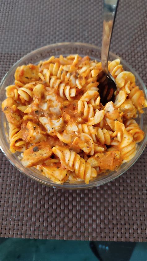 (homemade) Fusilli in Arrabbiata sauce : r/pasta