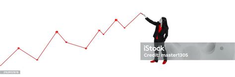 위쪽으로 그래프를 그리는 여자입니다 전략적 계획을 나타내는 진행 및 성장 차트 현대 미술 콜라주 30 34세에 대한 스톡 사진 및 기타 이미지 Istock