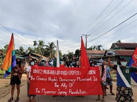 တရုတ်ပြည်သူများ၏ ဒီမိုကရေစီအရေးလှုပ်ရှားမှုကို ထောက်ခံကြောင်း လောင်းလုံး လူငယ်များ ချီတက် ဆန္ဒပ