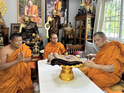 สีสันโคราช ผ้าสไป คุณย่าโม หลวงปู่มหาศิลา เมตตาอฐิฐานจิต ผ้าสไบ เปลี่ยนองค์ย่าโมเนื่องในวัน