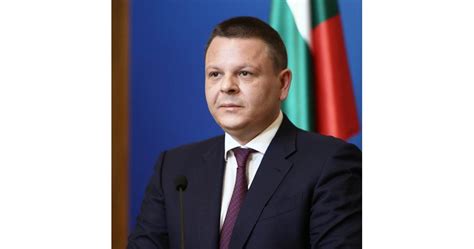 Вицепремиерът Христо Алексиев разписа поръчката за влаковете за 1 млрд лв