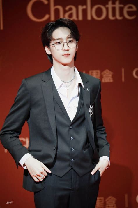 ปักพินโดย Miss Army ใน Zhao Rang ในปี 2022 สไตล์แฟชั่น