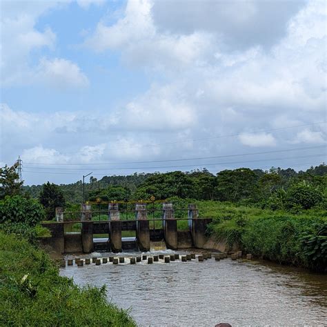 Simple දරුවන් ආසා කළේ කලින් දිනයේ මෙන්ම දිය පාරක් කුඹුරු යායක් අසලක දිවා ආහාරය ගන්නට වරින්