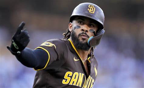 Fernando Tatis Jr Sale ‘airoso De Dos Pelotazos Por La Cabeza