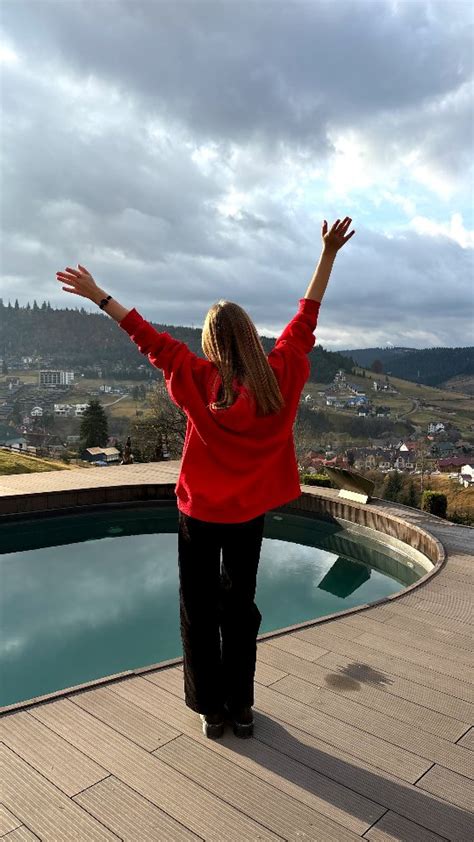 Карина Ожерельєва 💼 Instagram