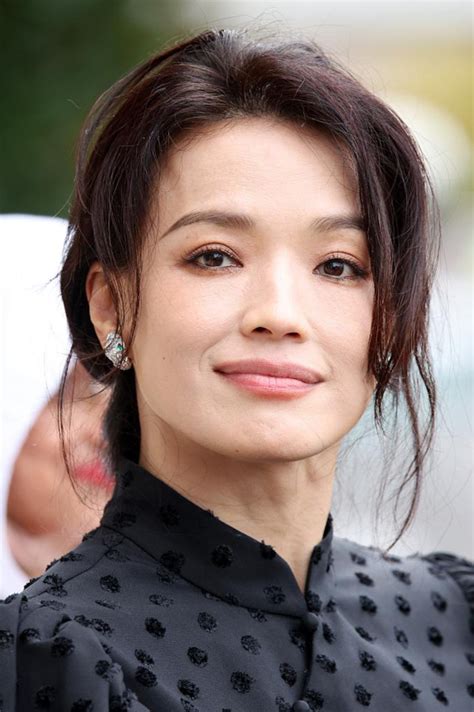 舒淇、费翔现身威尼斯,西装深v气场全开,第三位大满贯华语女星腾讯新闻 舒淇、费翔现身威尼斯,西装深v气场全开,第三位大满贯华语女星腾讯新闻