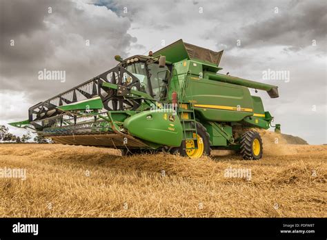 John Deere Combine Harvester Harvesting Wheat Hi Res Stock Photography And Images Alamy