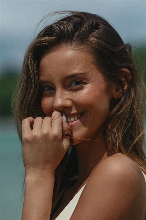 Picture Of Nicola Cavanis Atrizes Fotos