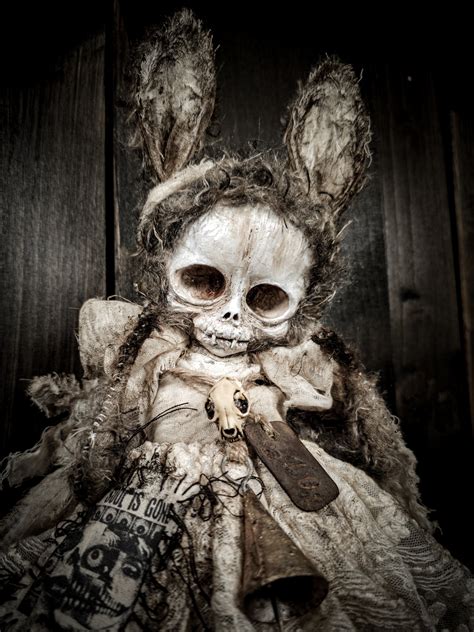 137 Skull Rabbit Agatha Black