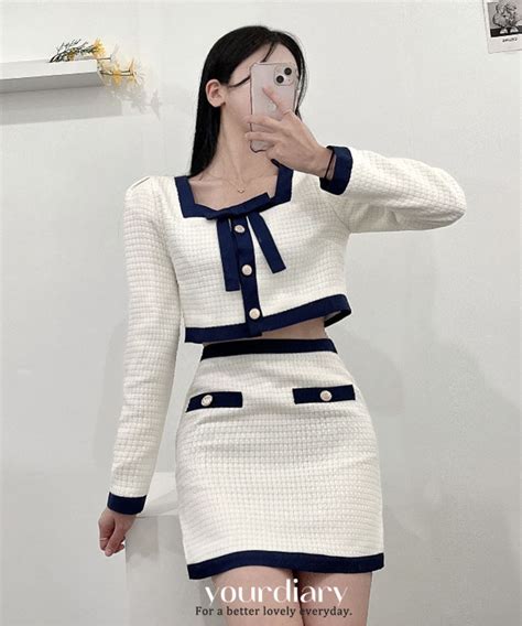 유어다이어리 𝒎𝒂𝒅𝒆 ~l까지 배색 크롭 리본 스퀘어넥 똑딱이 페미닌 러블리 빈티지 하이웨스트 A라인 스커트 하객룩 퍼프 긴팔 자켓 트위드 투피스 세트 627