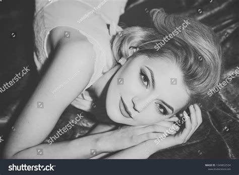 Sexy Pinup Style Vintage Image Retro Foto De Stock 1249852534