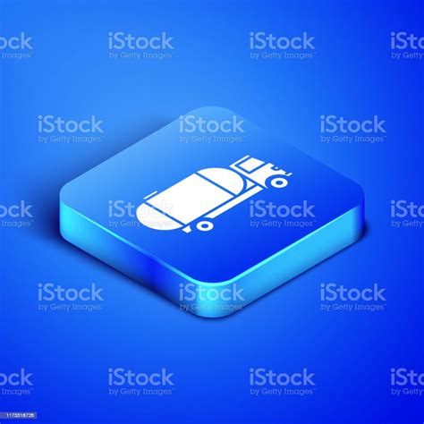 파란색 배경에 격리된 등각 투영 유조선 트럭 아이콘입니다 석유 유조선 가솔린 트럭 시스터 오일 트레일러 파란색 사각형 버튼입니다 벡터 일러스트레이션 가솔린에 대한 스톡 벡터