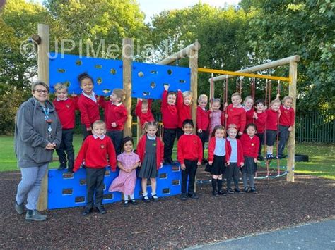 39586766 Mrs Ardern And The 2022 Recpetion Class At Holton Le Clay