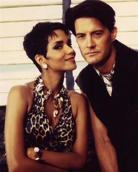 Halle Berry And Kyle Maclachlan On The Set Of The Flintstones In 1993 R