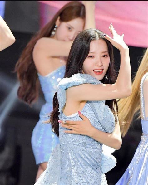 우주소녀 보나 많이 짧은 속바지 촬스의 이슈와 유머