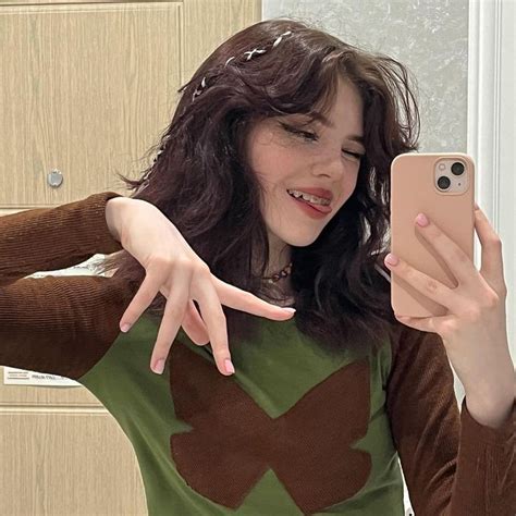 Mikkyklayker Красивые девочки Прически Женские позы