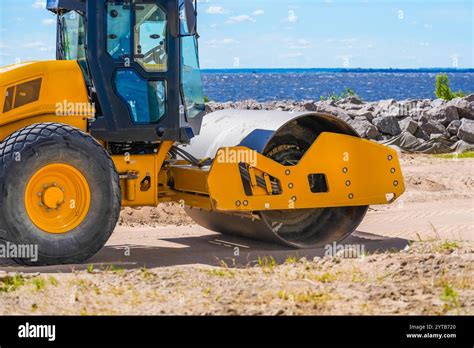 Vibration Single Cylinder Road Roller Soil Compactor For Leveling