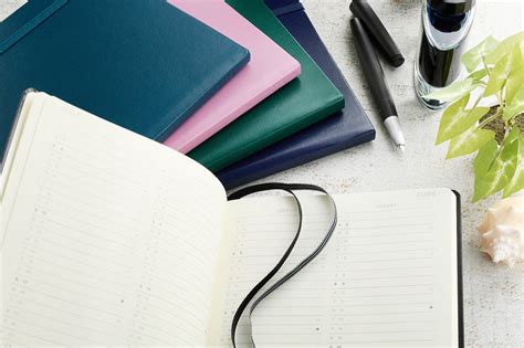 Leuchtturm1917 Medium A5 2027 Weekly Planner And Notebook Forest Green