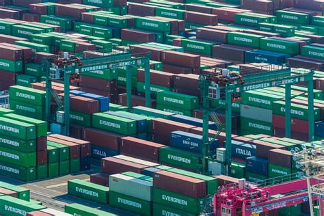 컨테이너 상자와 크레인으로 가득 찬 국제 선적화물 항구 공중 뷰에 대한 스톡 사진 및 기타 이미지 공중 뷰 국제 관광명소 글로벌 비즈니스 Istock