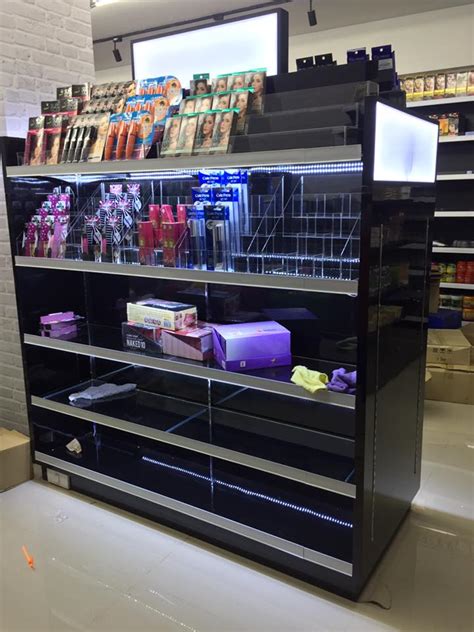 ชั้นวางเครื่องสำอาง สั่งทำติดต่อ รับทำตู้โชว์ สินค้า Facebook