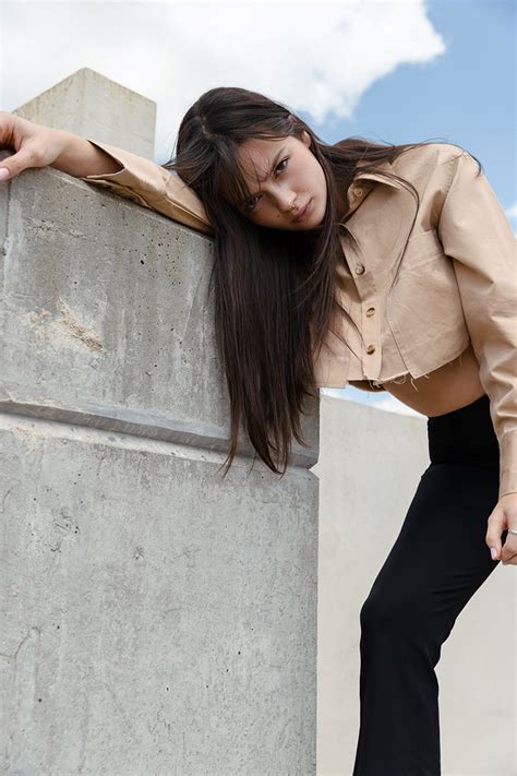 Ava R New View Modeling