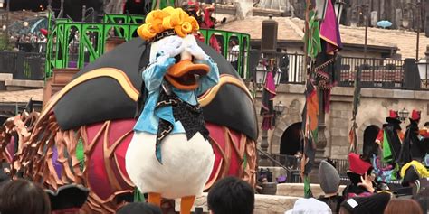 Donald Duck Misses His Ride During Villains World At Tokyo Disneysea