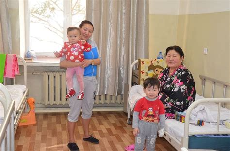 Баянзүрх дүүргийн хүүхдүүд хоёрдугаар хоёрдугаар төв эмнэлэгт хэвтэн эмчлүүлж байна