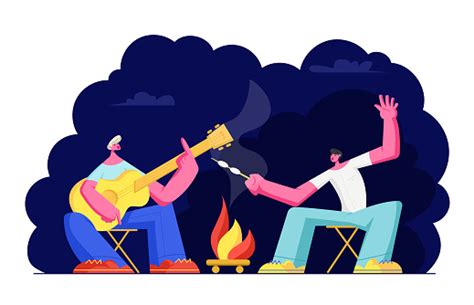 젊은 남자 숲에서 밤 시간에 캠프 파이어에 앉아 노래를 노래 기타를 연주하 고 마 시 멜로 튀김 여름 캠프에서 관광객 회사입니다 여행 친구 레저 만화 평면 벡터 일러스트