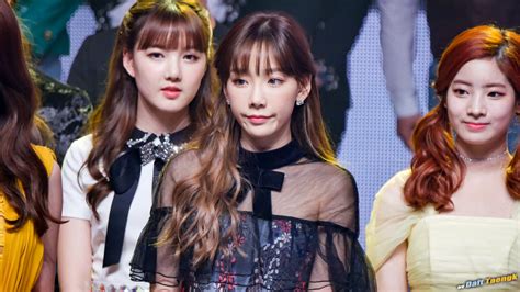 태연 반묶음머리