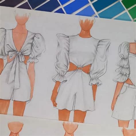 ‎طراح لباس و تصویرساز مد آزاده هاشمی‎ On Instagram‎ کپشن خیلی ضروری