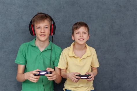 Imágenes De Chicos Videojugadores Descarga Gratuita En Freepik