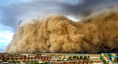 Desert Storm Huge Cloud Of Sand Descends On Chinese Village Daily