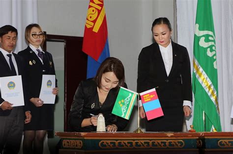 АЙМГИЙН ХЭМЖЭЭНД ТӨРИЙН ЗАХИРГААНЫ 18 АЛБАН ХААГЧ ТАНГАРАГ ӨРГӨЛӨӨ