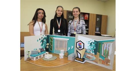 Жива стена от скандинавски мъх и стол от стари касетки донесоха злато на Анелия Елица и Ивона Сияна