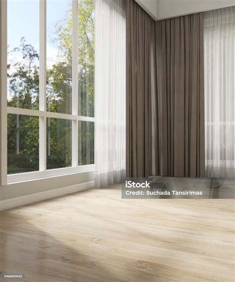 라미네이트 쪽모이 세공 마루 바닥에 나무가 있는 뒤뜰에서 햇빛을 받는 이중 레이어 커튼 갈색 암막 흰색 투명 커튼이 있는 빈 방 커튼에 대한 스톡 사진 및 기타 이미지