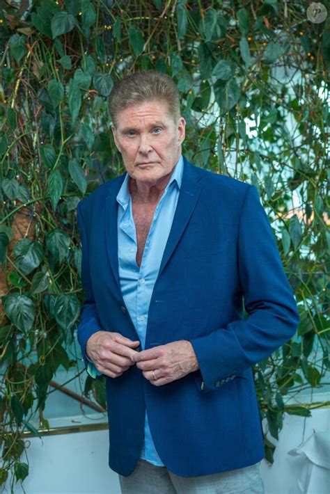 David Hasselhoff Torse Nu Ivre Et En Train De Manger à Même Le Sol Ces Images Hallucinantes